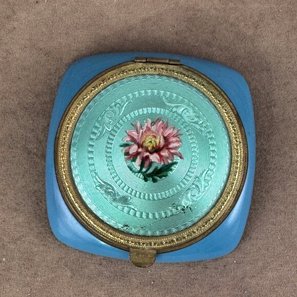 Vintage | Bags | Vintage Art Deco Blue Bakelite Powder Compact With A ...